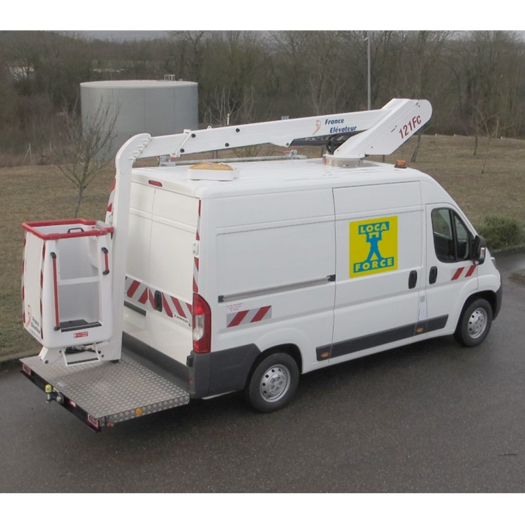 Locaforce - Location de Camion Nacelle, Nacelle Articulée toute hauteur